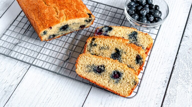 10 Breakfast Cakes and Loaves That Make Your Kitchen Smell Like ...