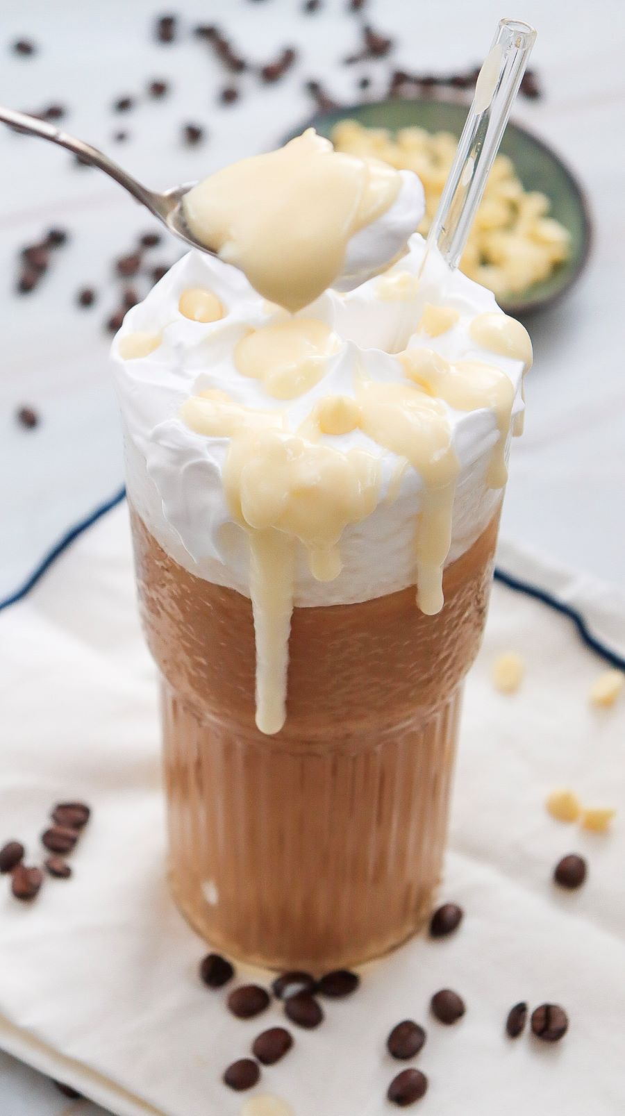 Low Carb Iced White Chocolate Mocha (Starbucks Inspired) - Easy ...