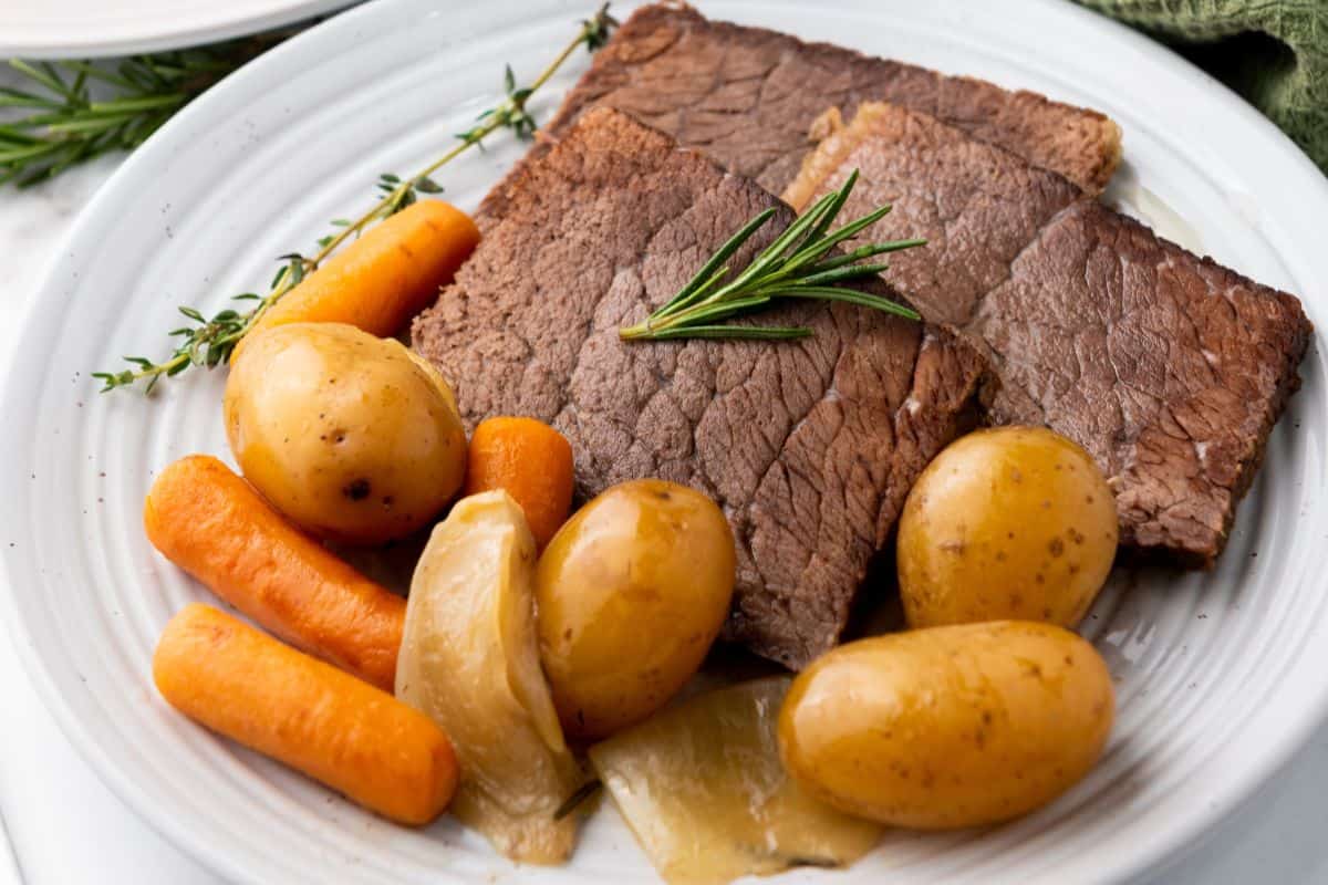 25 Comforting Slow Cooker Recipes That Make Every Hour of Cooking Feel ...